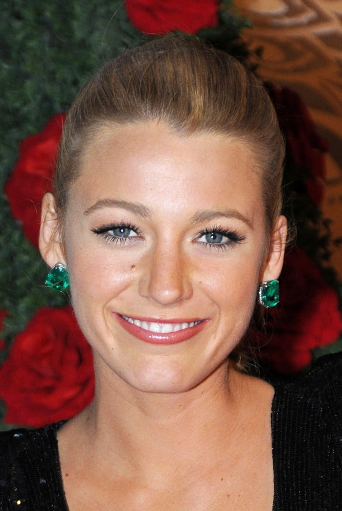 Blake Lively At Arrivals For Hbo Primetime Emmy After Party The Plaza ...
