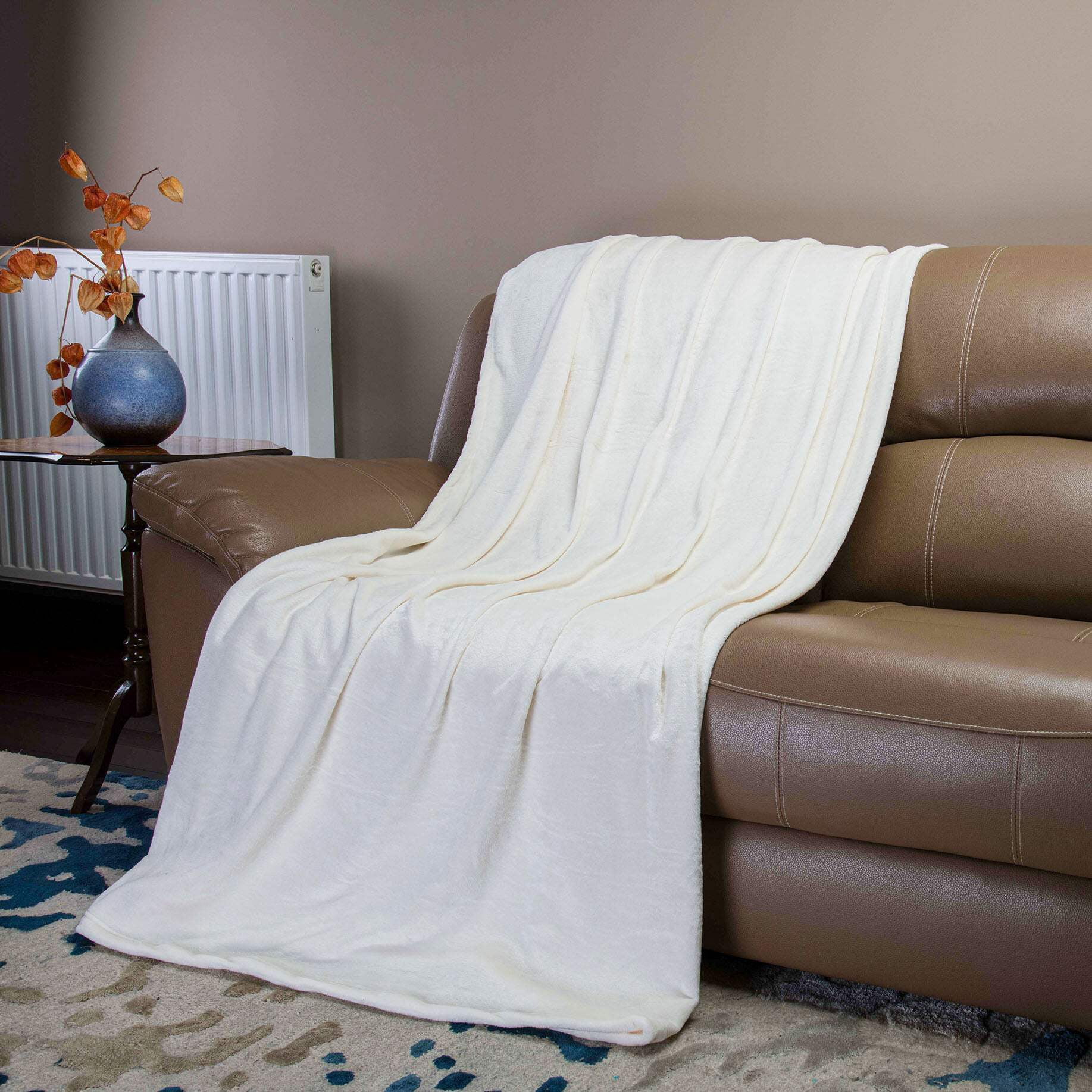 Cream Blanket, 100% Microfiber Polyester, Lightweight, Soft Plush ...