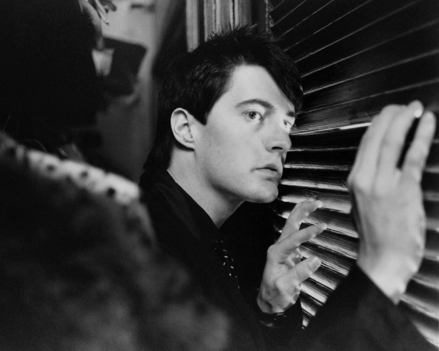 Blue Velvet Kyle Maclachlan Hiding In Closet Looking Through Blinds ...