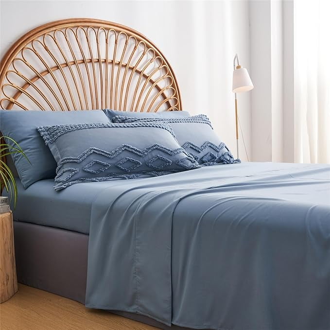 Blue pile-corded medium-sized double bed set, with a nostalgic and chic ...