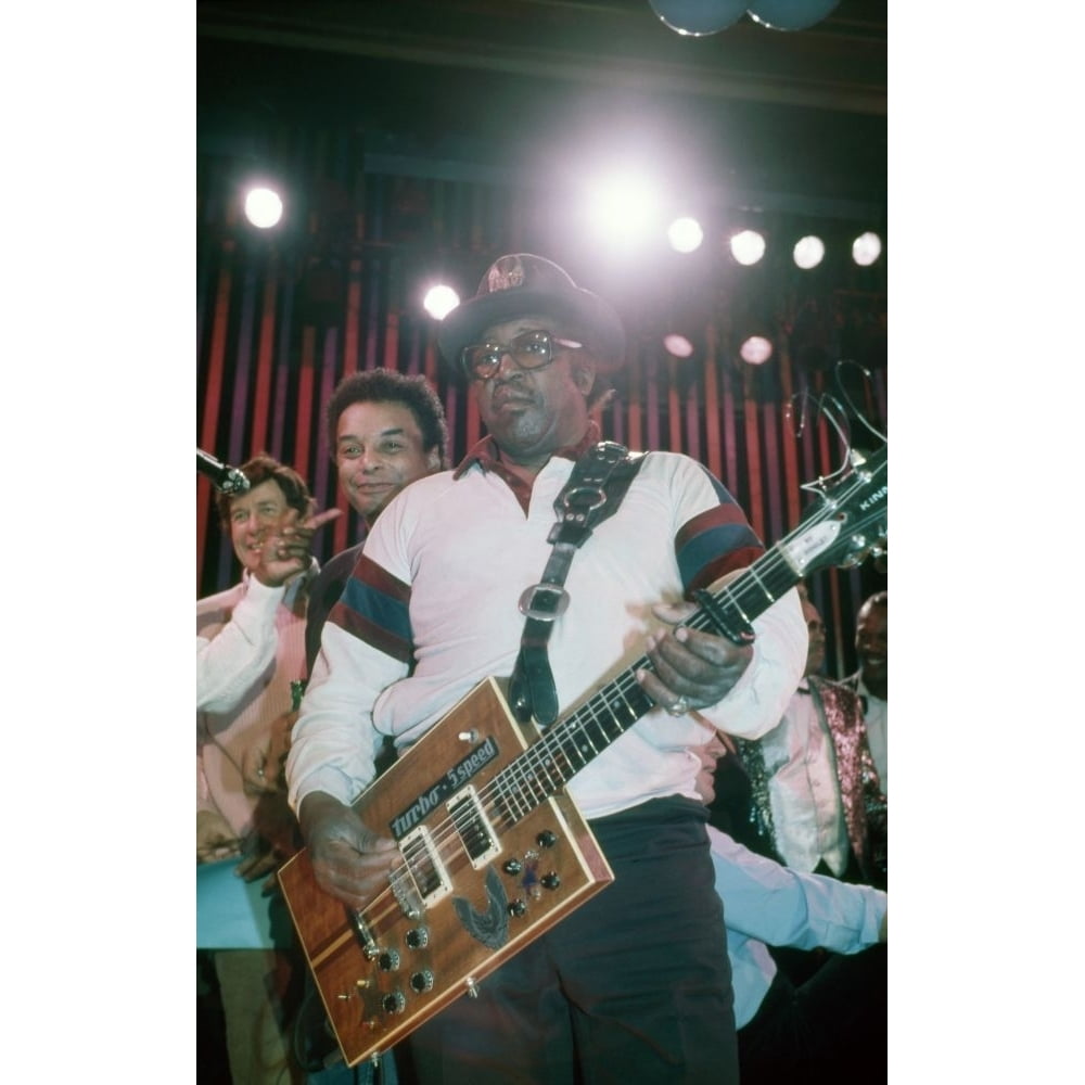 Bo Diddley performing circa 1980. Photo: Oscar Abolafia (bodiddley002 ...