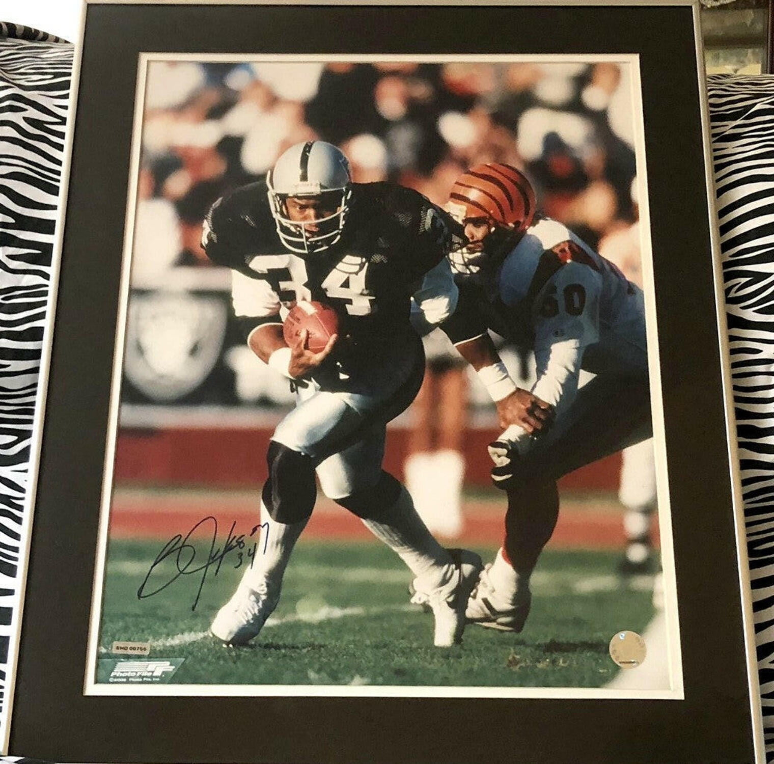 Bo Jackson autographed Raiders 16x20 poster size photo framed UDA ...
