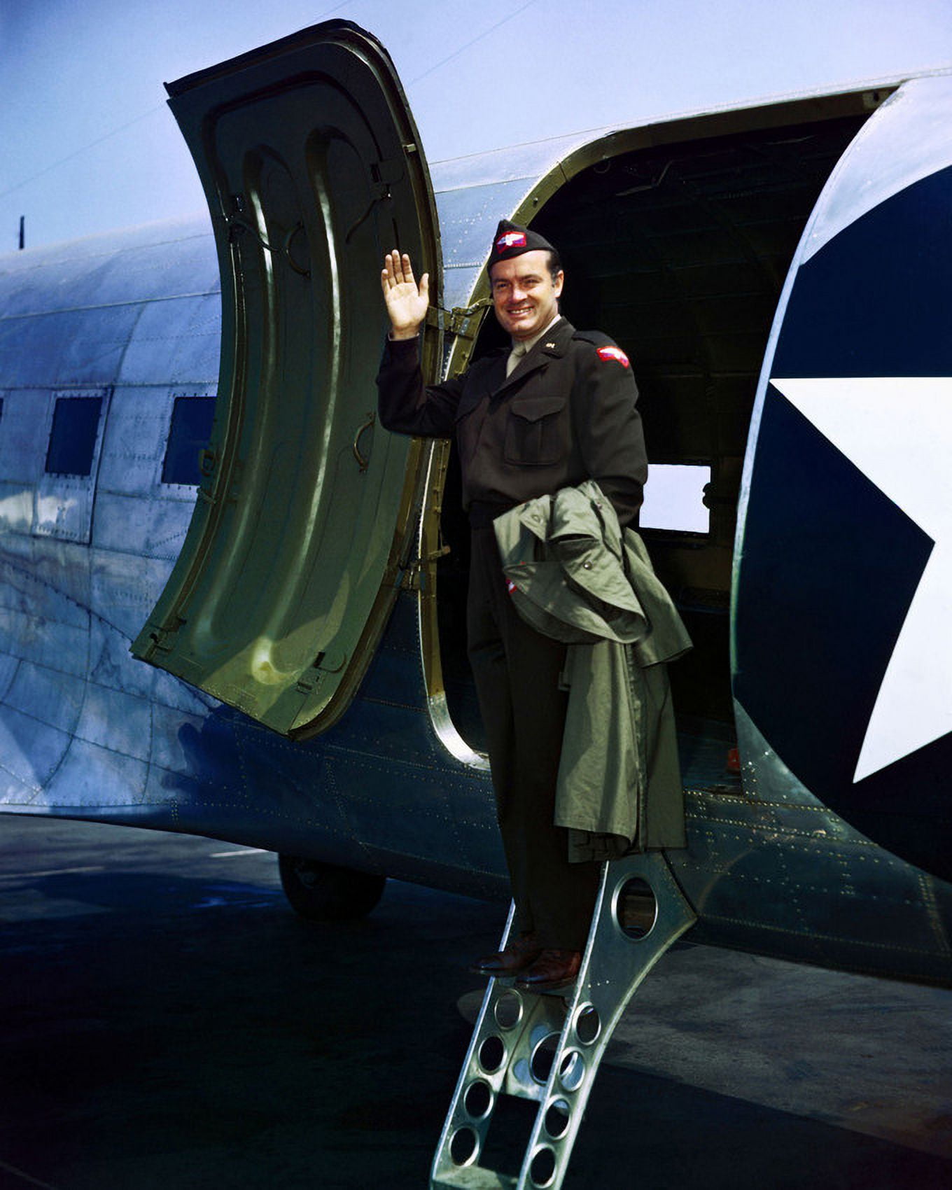 Bob Hope In Us Military Uniform On Plane Waving To Fans 24X36 Classic ...