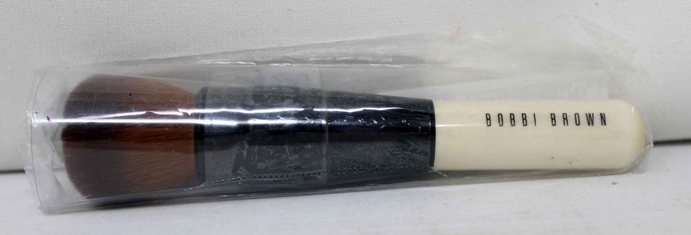 Bobbi Brown Full Coverage Brush, Kabuki Foundation Buffing, Flawless HD Application - Walmart.com