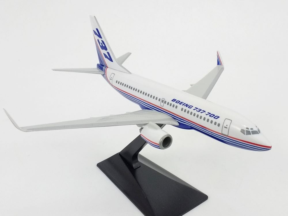 Boeing 737-700 with Winglets House Demo Colors Livery 1:200 Scale Model ...