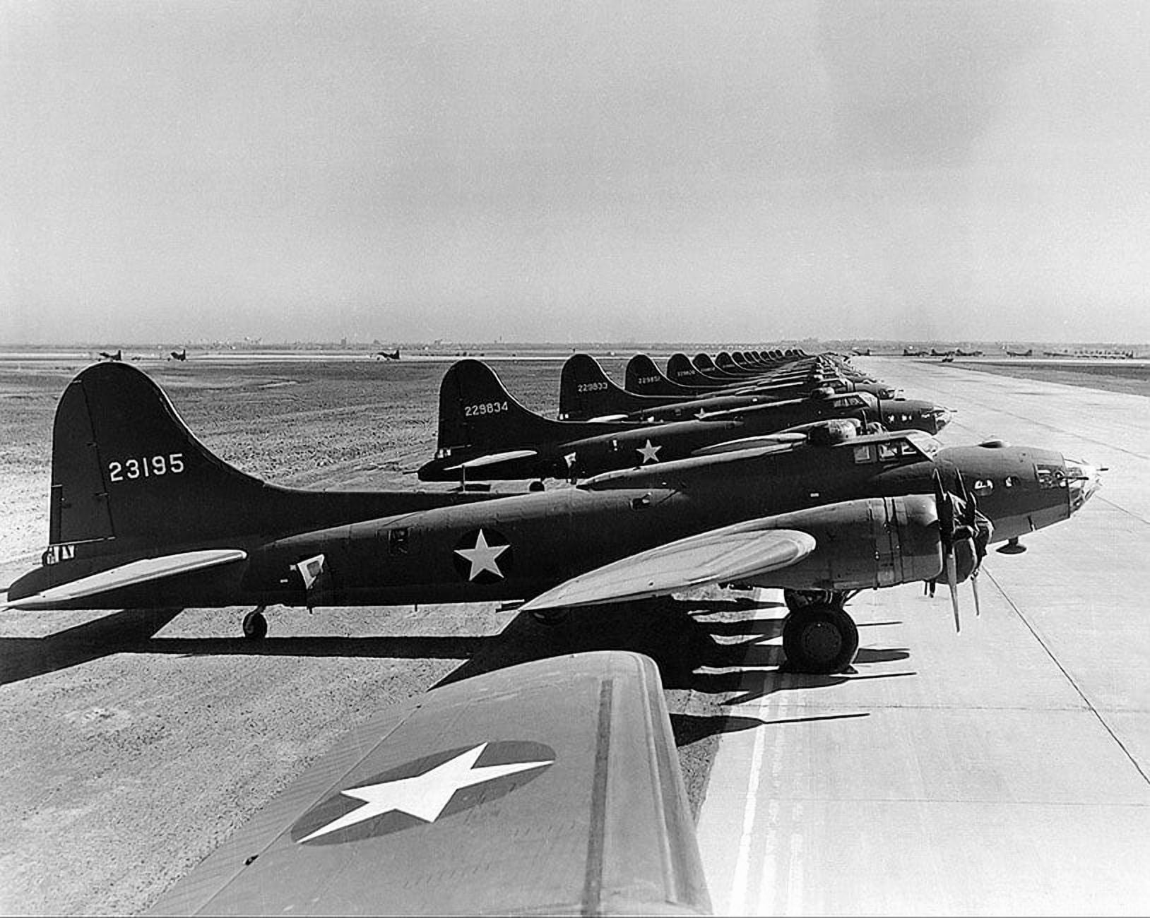 Boeing B-17 Flying Fortress Line-Up WWII Style -1 - 24x36 Inch Glossy ...