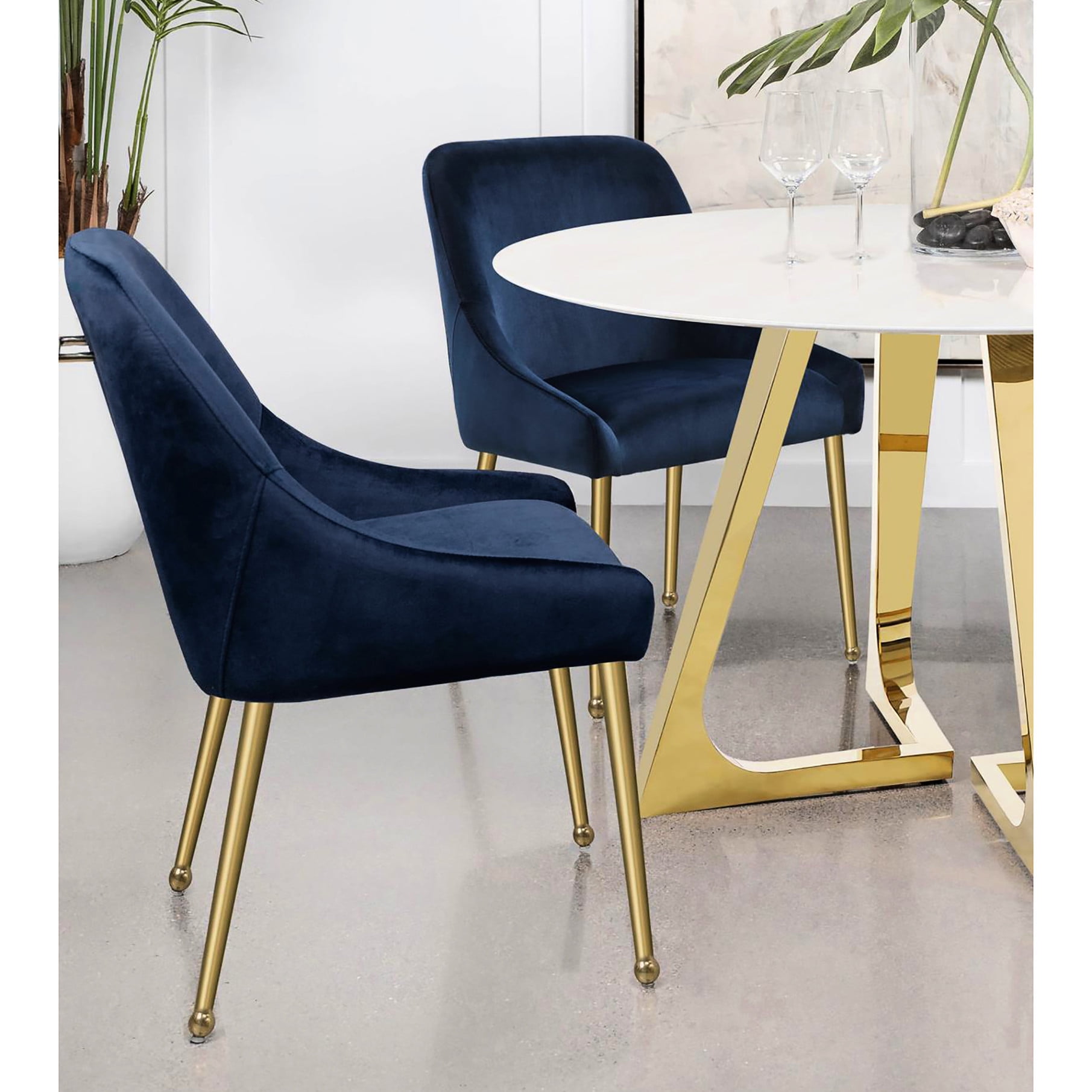 Bold Color Scheme, Smooth Lines - Ideal for Modern Dining, Visual ...
