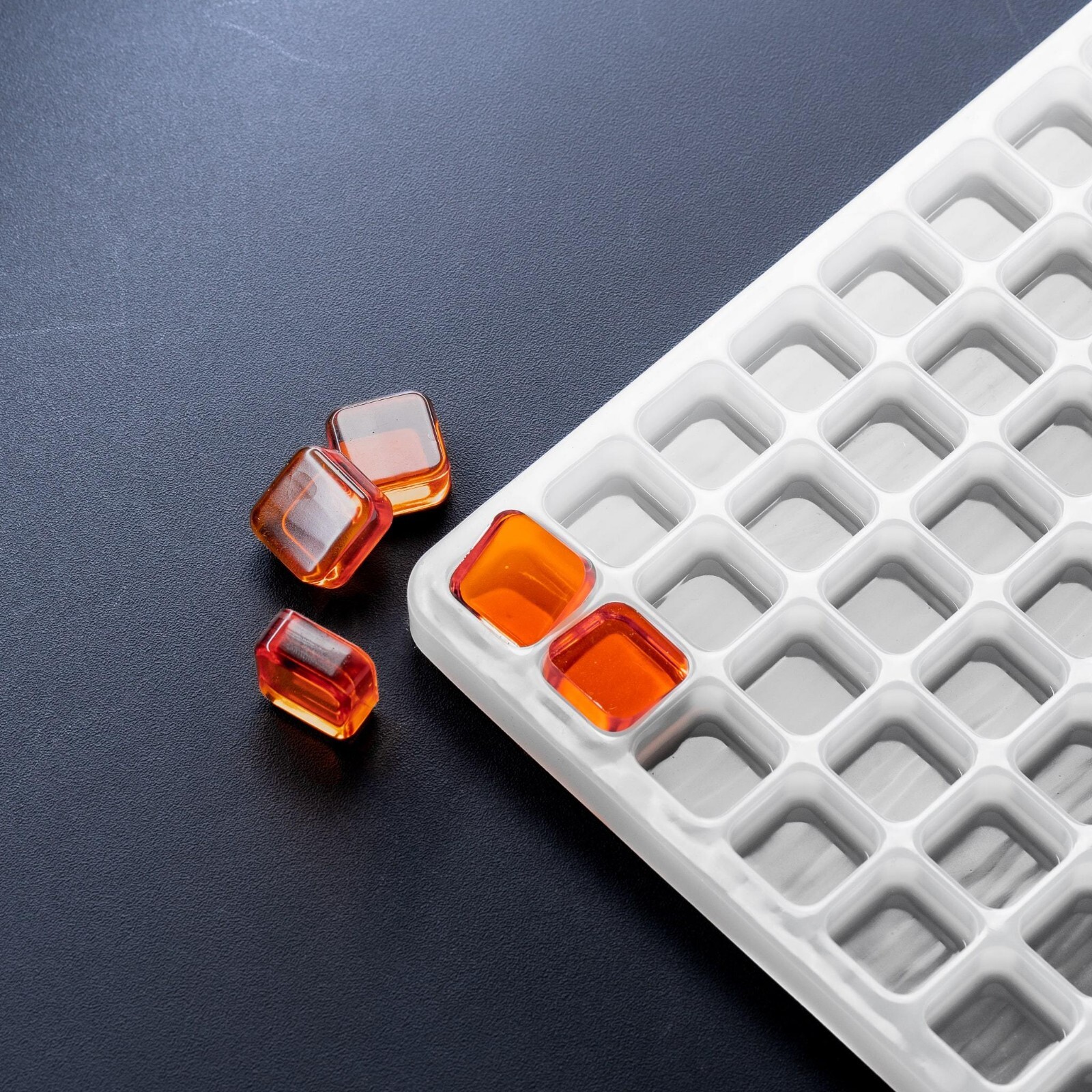 Bold Maker 5mL Square Candy Mold - 140 Cavities - 22110 - make Gummies ...