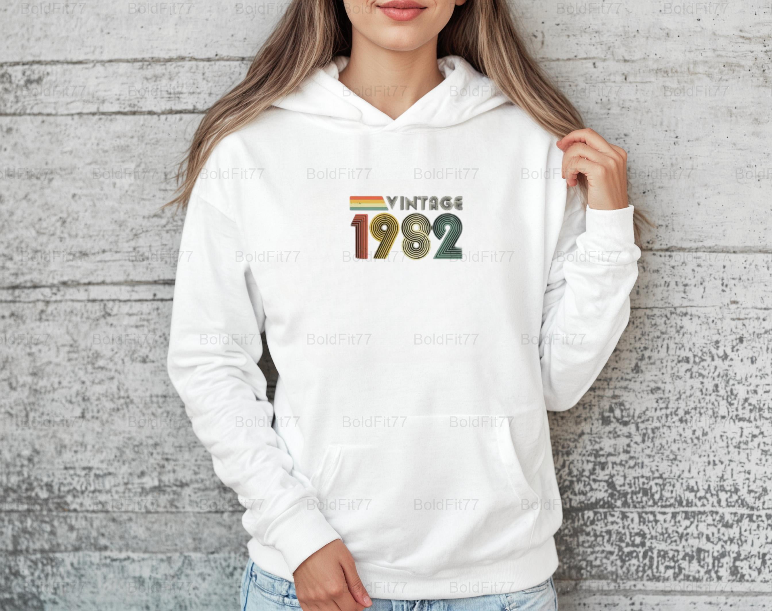 BoldFit77 Classic Vintage Born In 1982 Graphic Design Style Art, Retro ...