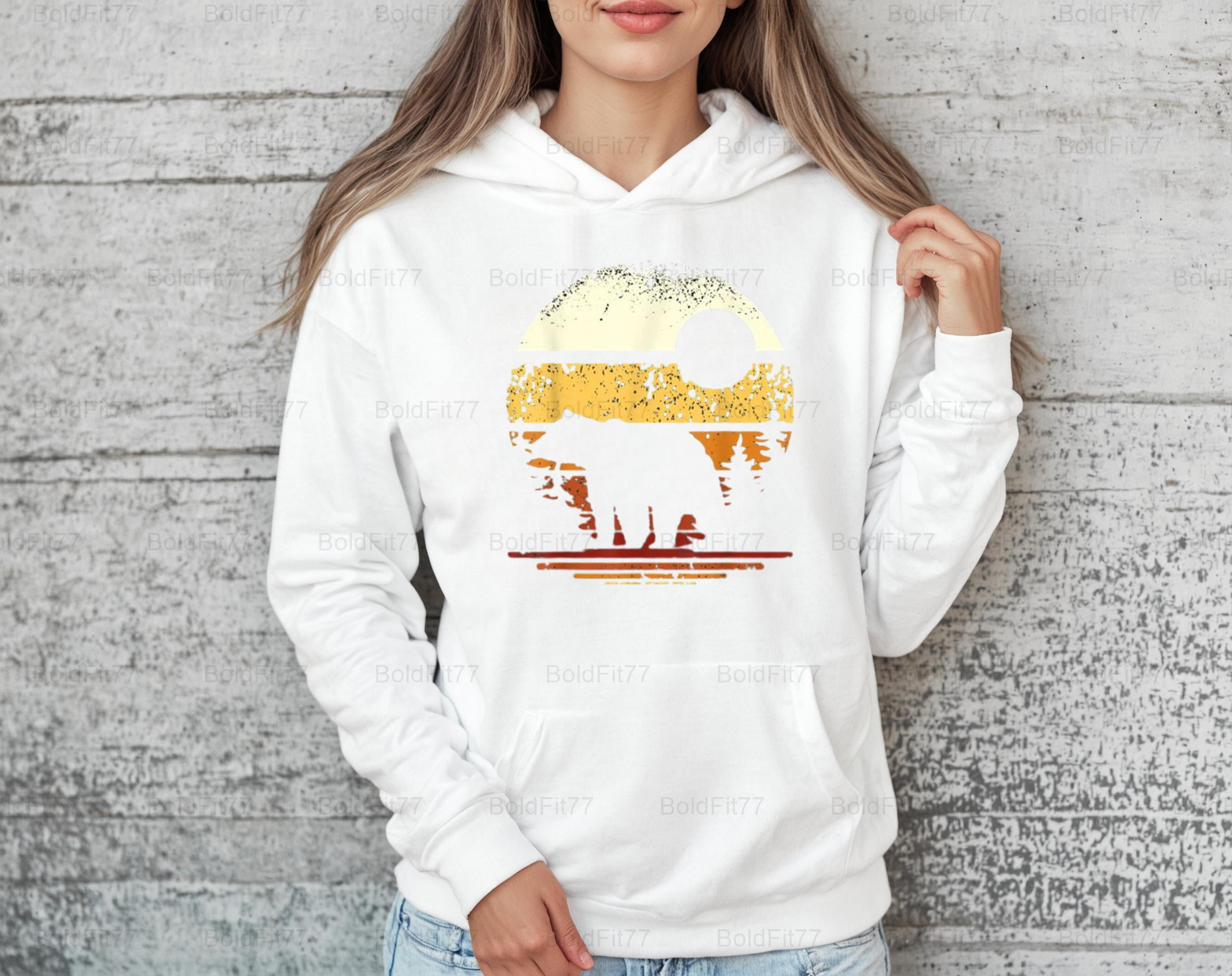 BoldFit78 Retro Forest Bear Graphic Design Style, Vintage Wildlife ...