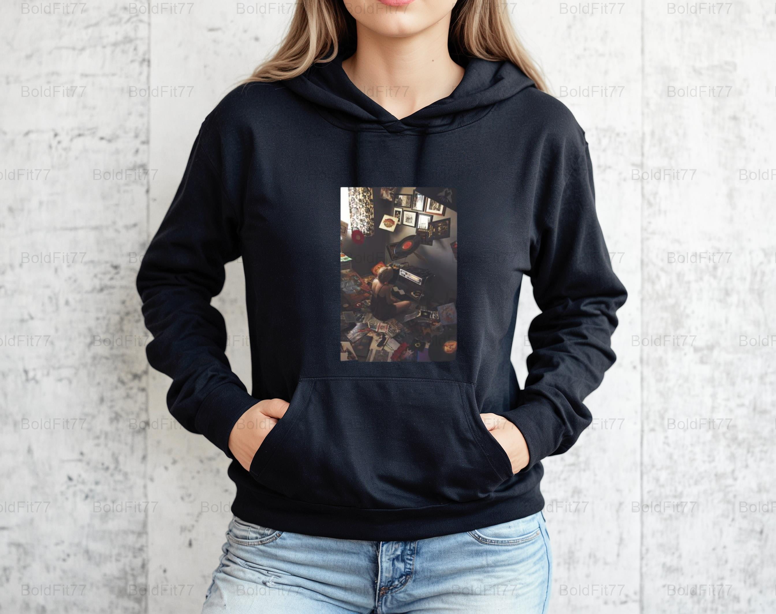 BoldFit78 Retro World Map Globe Graphic Design, Vintage Inspired Global Traveler Style Hoodie ...