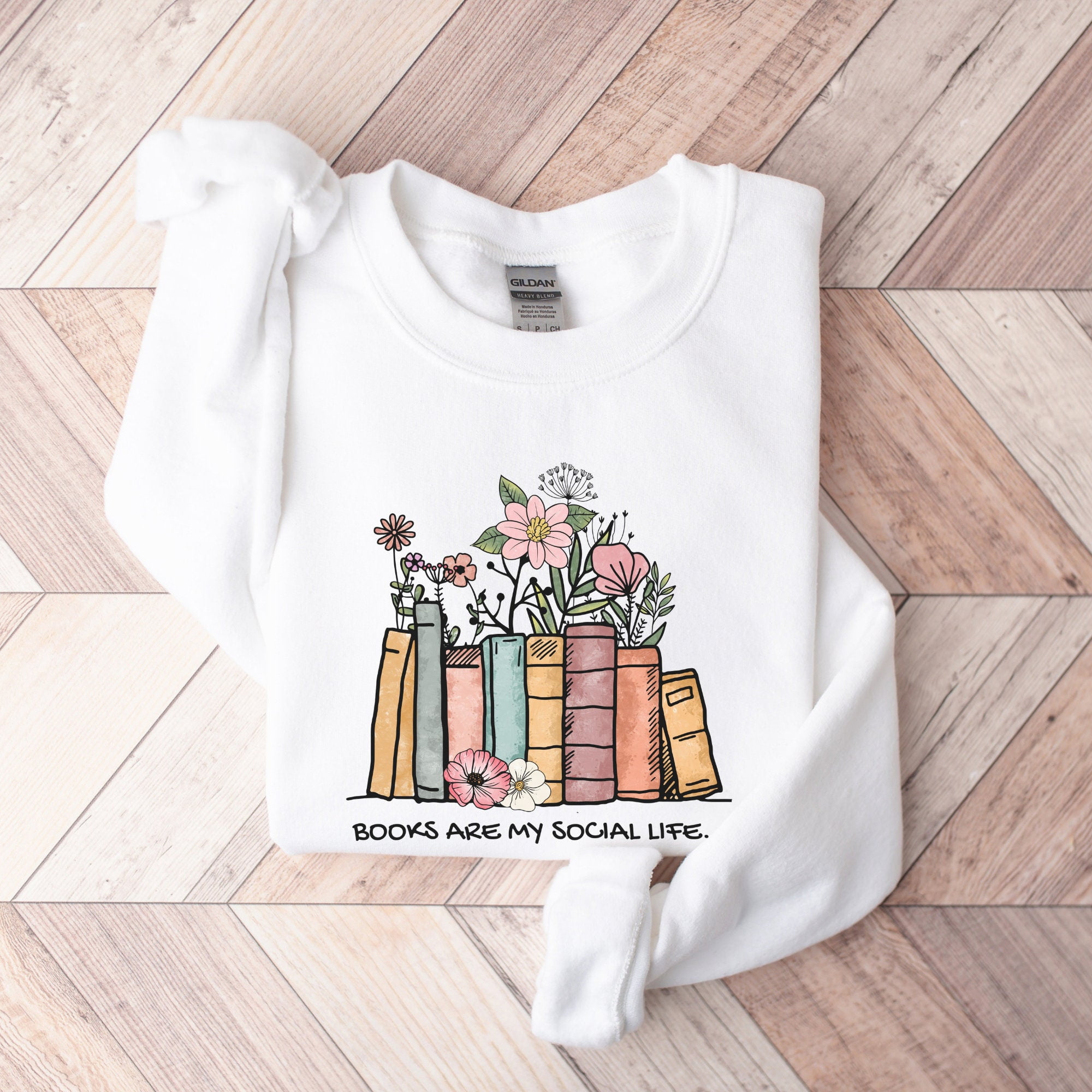 Booktrovert T-Shirt, Bookish Crewneck, Book Lover Gifted, Librarian ...