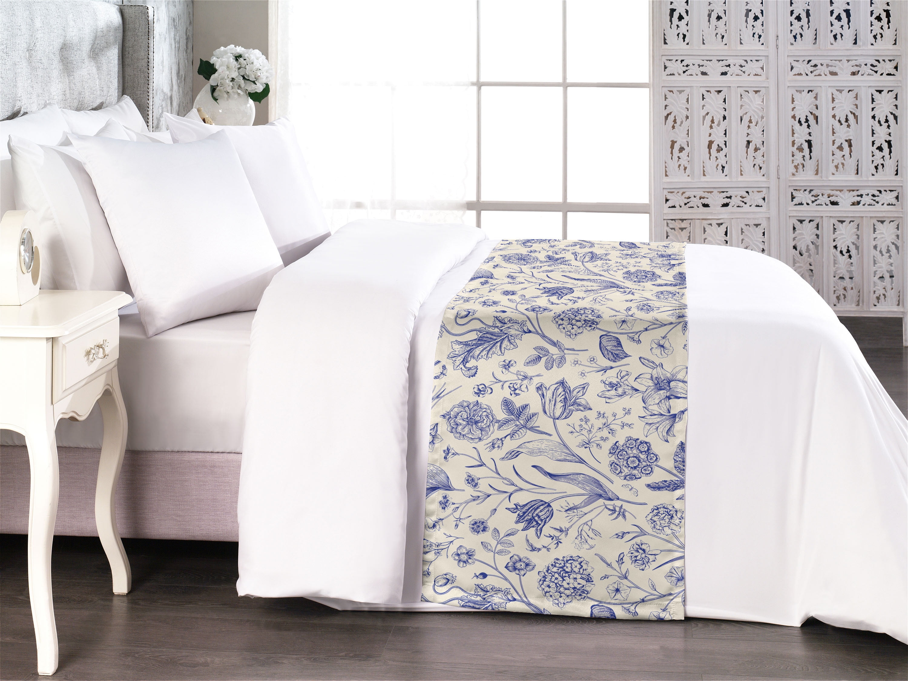 Botanical Bed Runner, Vintage Design Pattern of Leaves Flowers and ...