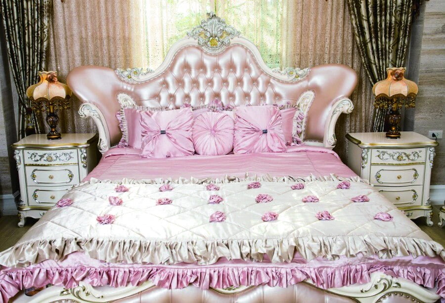 Boudoir Bedroom Backdrop for Photography Luxury Interior Pillows Bed ...