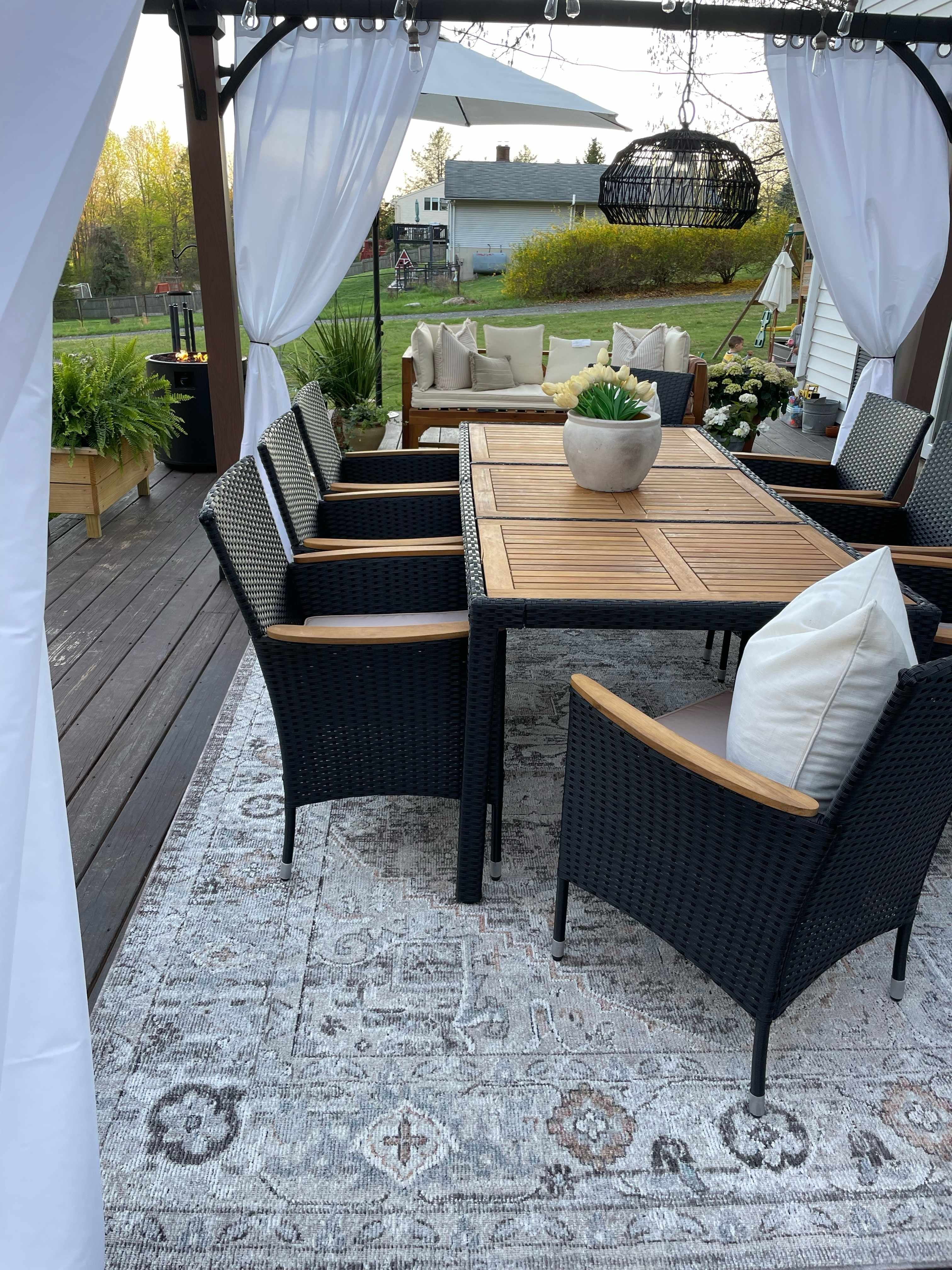 Boutique Rugs Banstead Traditional Area Rug - Outdoor Safe - Light Gray ...