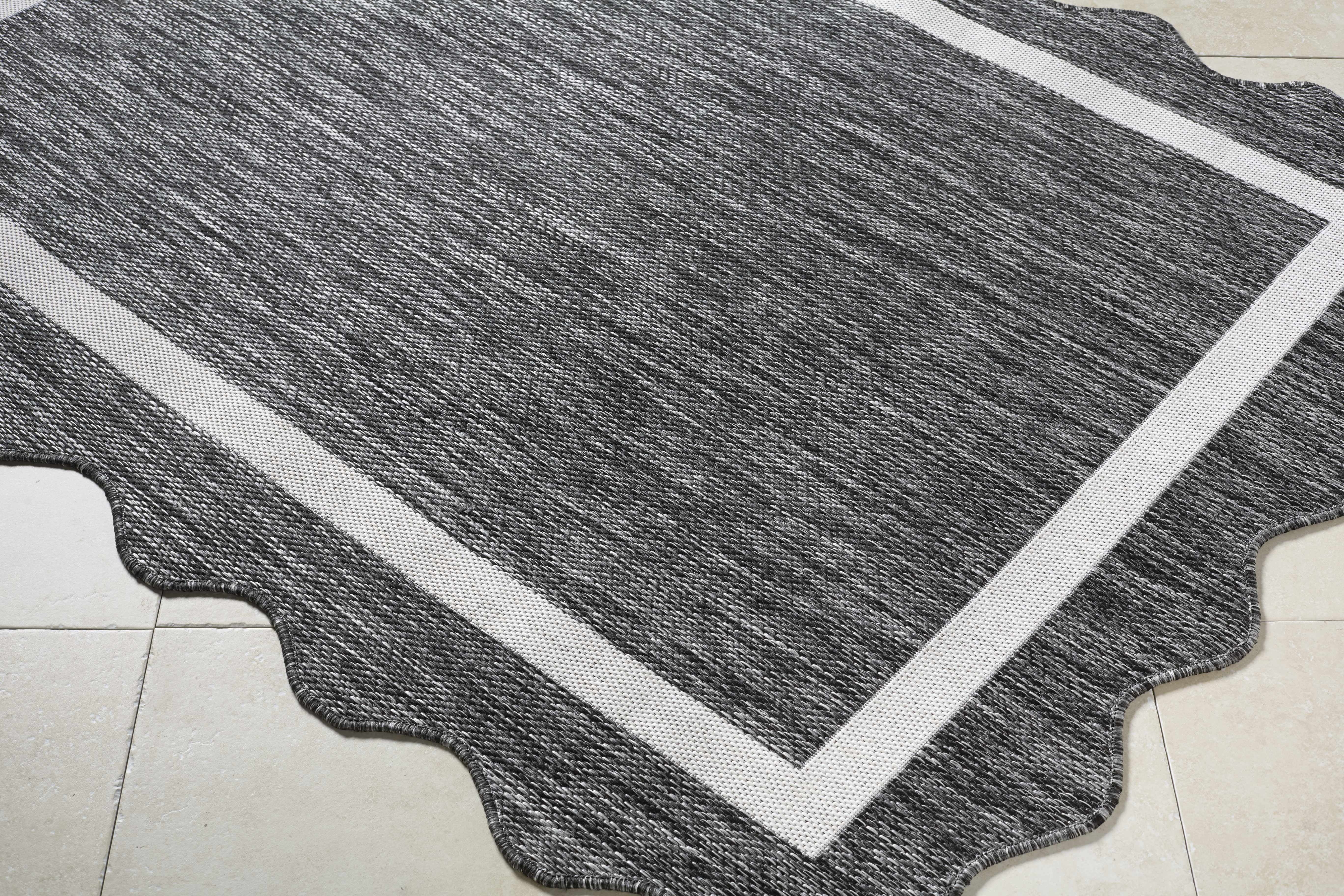 BoutiqueRugs Varro Traditional Area Rug - Outdoor Safe - Black, Cream ...