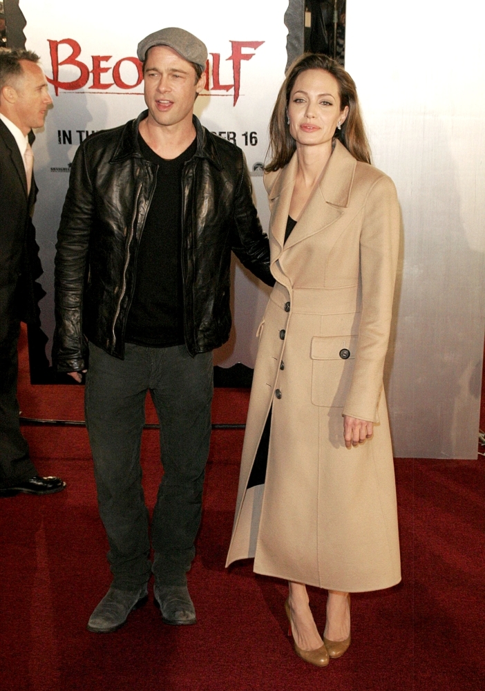 Brad Pitt Angelina Jolie At Arrivals For Beowulf Premiere Westwood ...