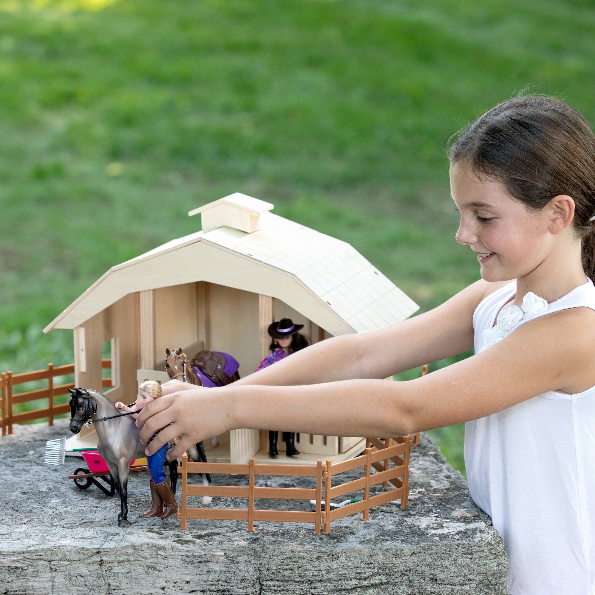 Breyer Classics Freedom Series West Wind Horse Stable - 1:12 Scale ...