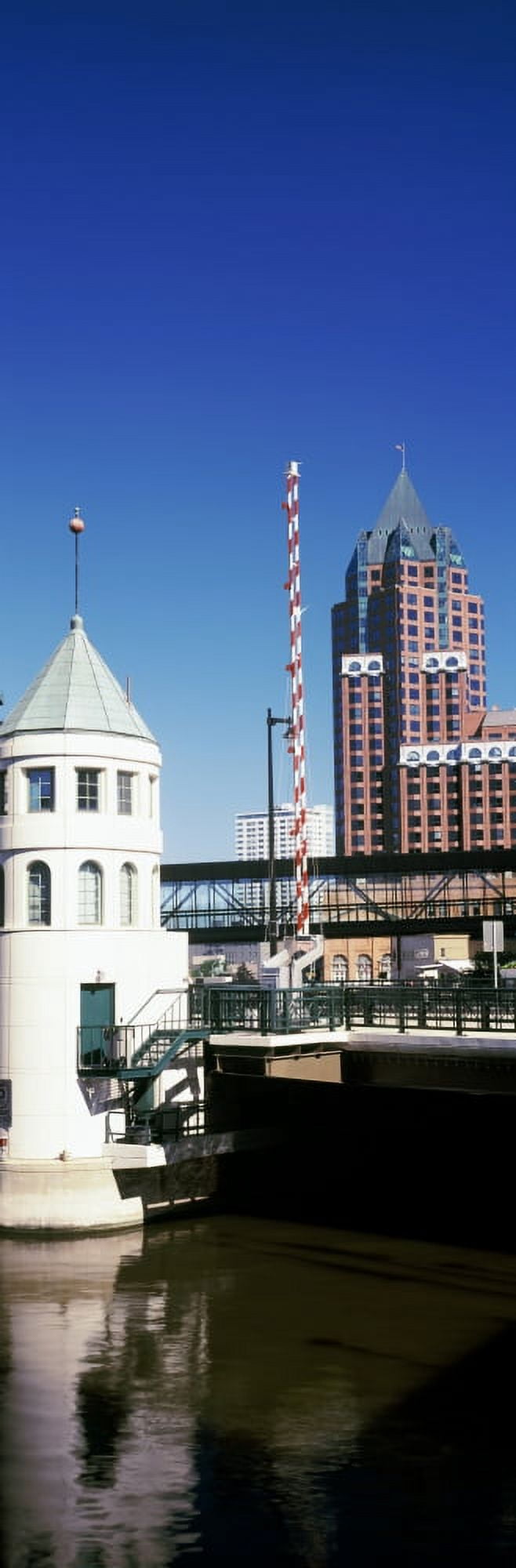 Bridge over a river, Wisconsin Avenue Bridge, Milwaukee Center ...