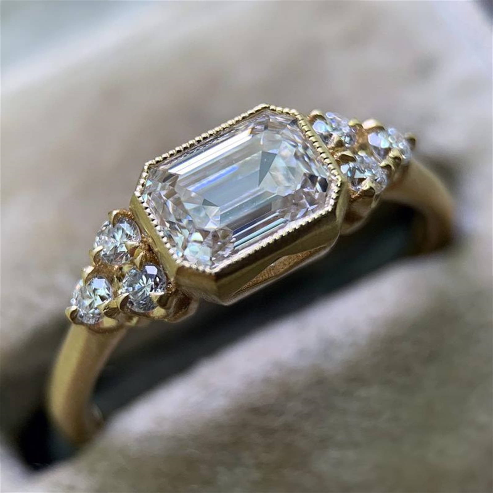 Bright Zircon Ring White Stone Jewelry Fashion Jewelry Engaged Ring For ...