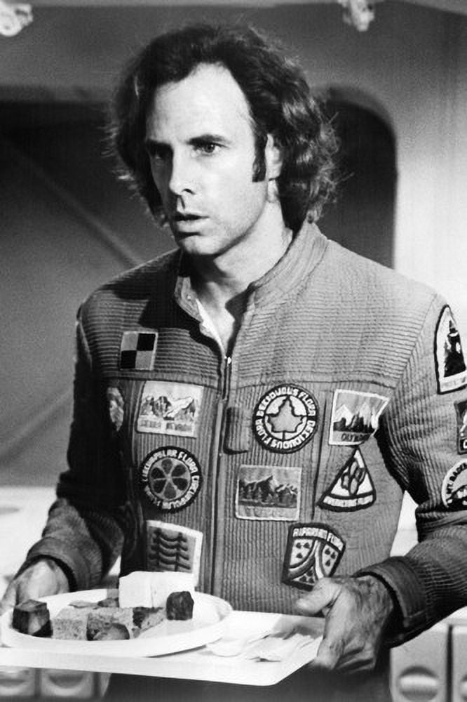 Bruce Dern in Silent Running holding food tray 24x36 Poster - Walmart.com