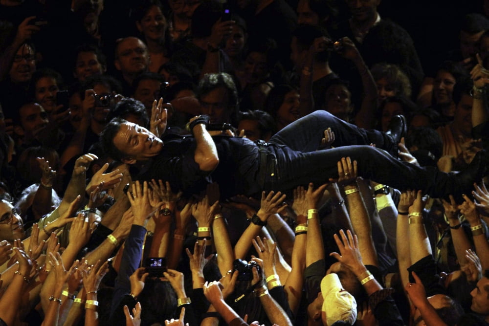 Bruce Springsteen crowd surfing at Madison Square Garden Photo Print ...