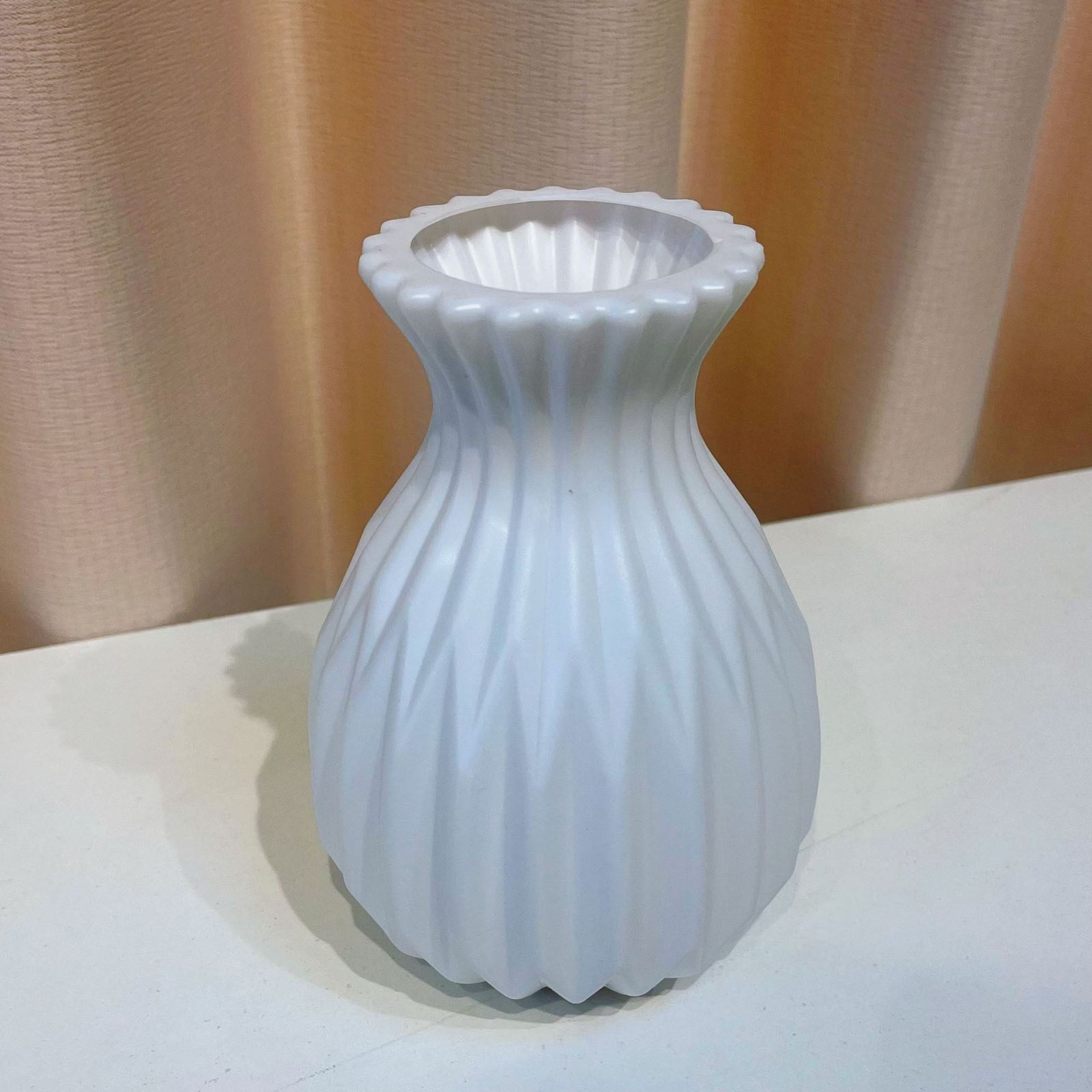 Btomtd Plastic Vase for Living Room Tabletop, Small Vases for Bouquets ...