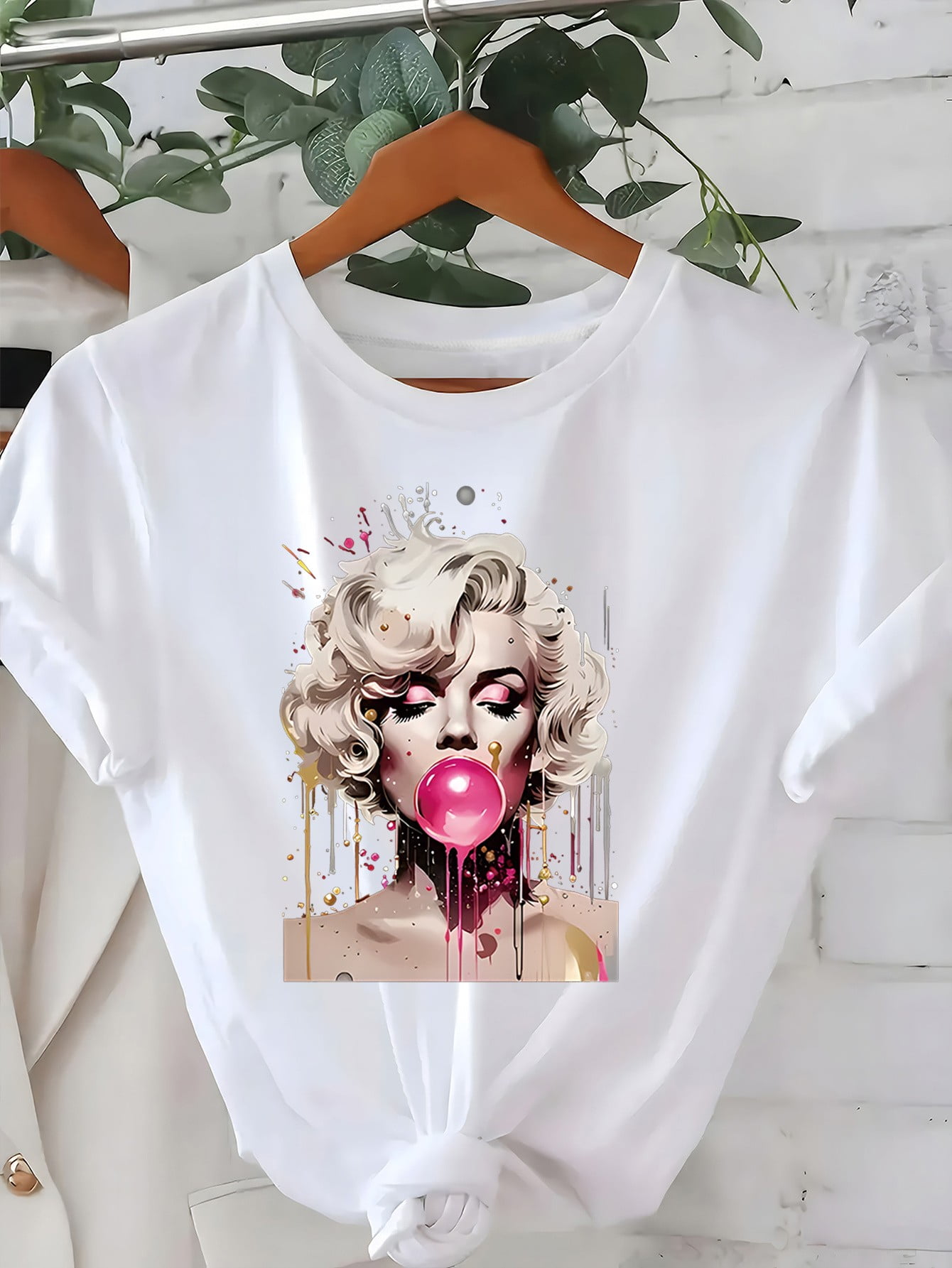 Bubble Gum Glamour Print Women's Short-Sleeve T-Shirt - Stylish Cotton ...