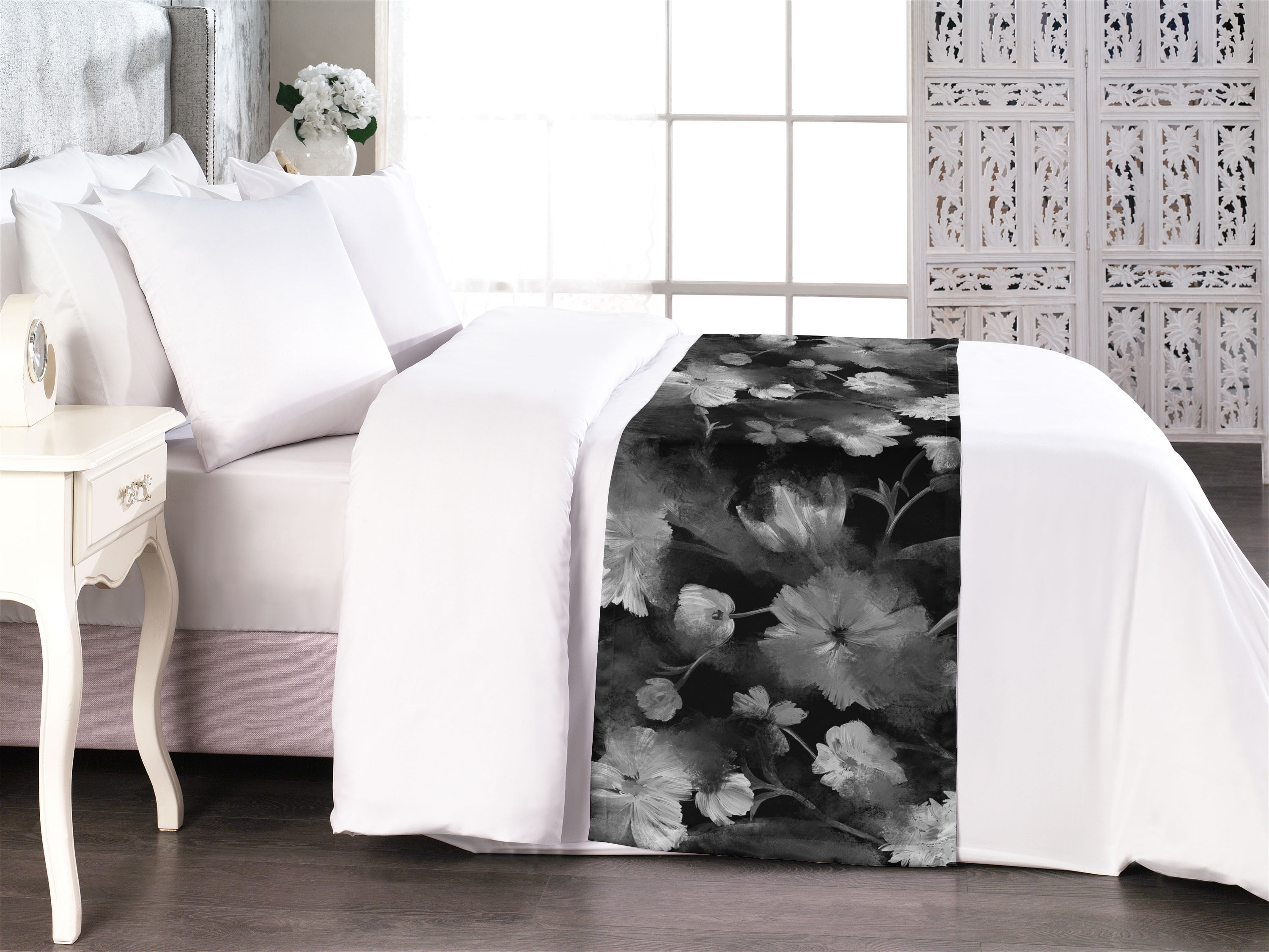 Buds Pattern Bed Runner, Dreamy Silhouettes of Melancholic Floral ...