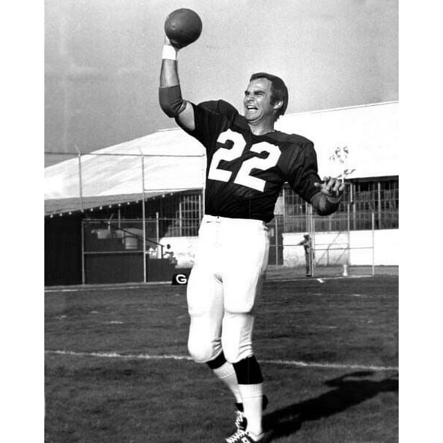 Burt Reynolds in football outfit playing ball 1974 The Longest Yard ...