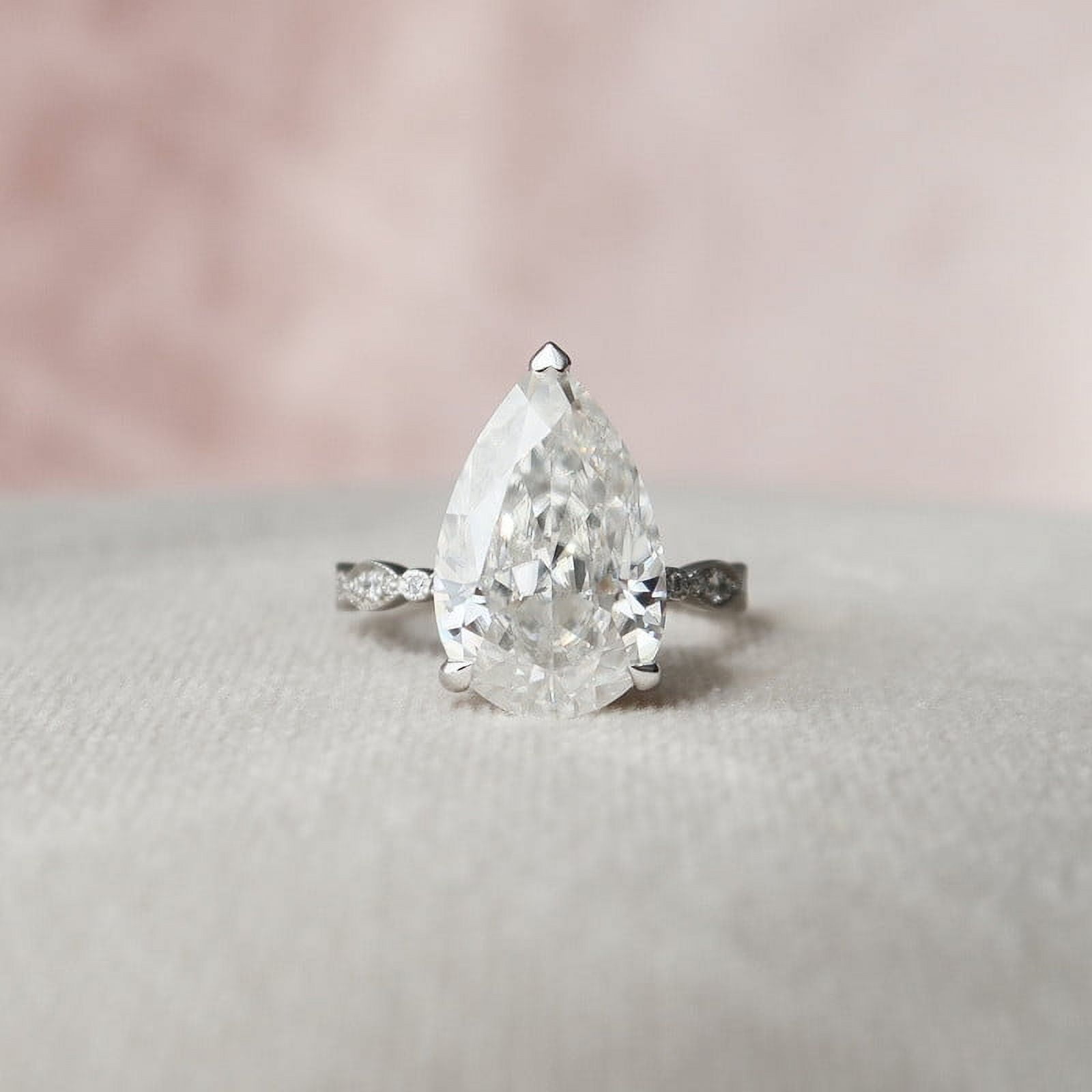 Butterfly Jewel Pear Cut Excellent 2.2 Ct Diamond Ring For Women's ...