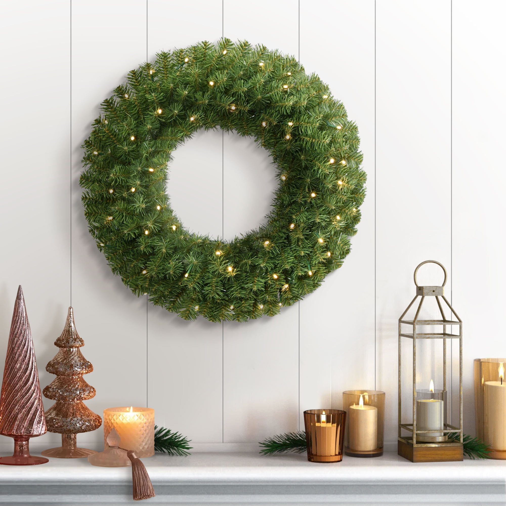 CC Christmas Decor Pre-Lit B/O Artificial Christmas Wreath - 24" - Warm ...
