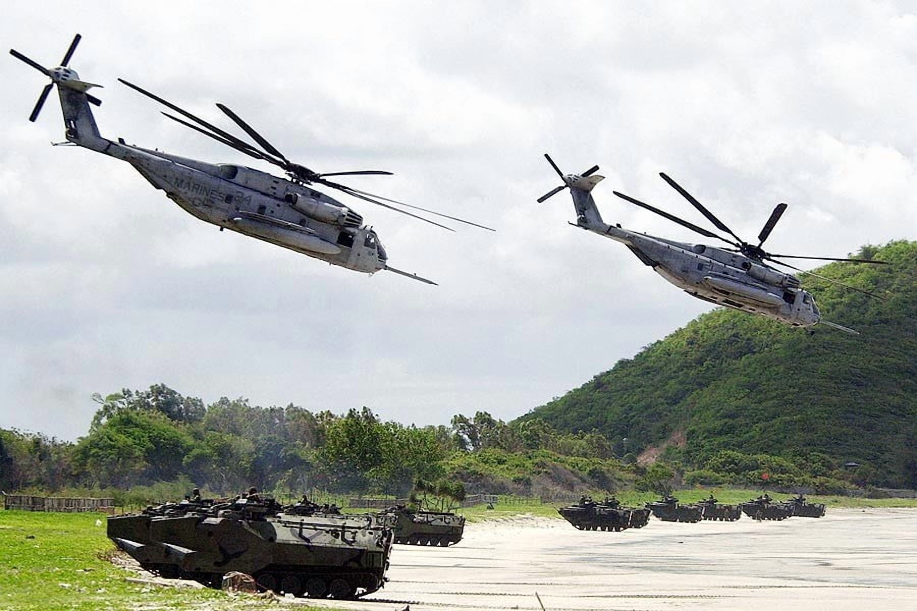 CH-53 / CH-53E Sea Stallion Helicopters - 24x36 Inch Glossy Laminated ...