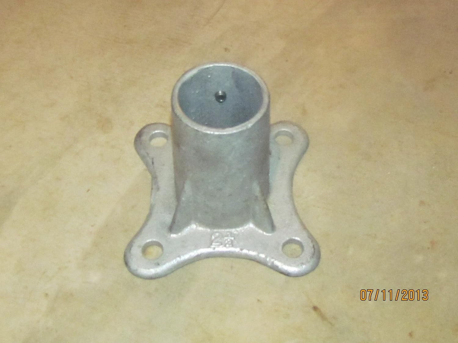 CHAIN LINK POST SURFACE CONCRETE MOUNT for 2-1/2" POSTFLOOR FLANGE ...