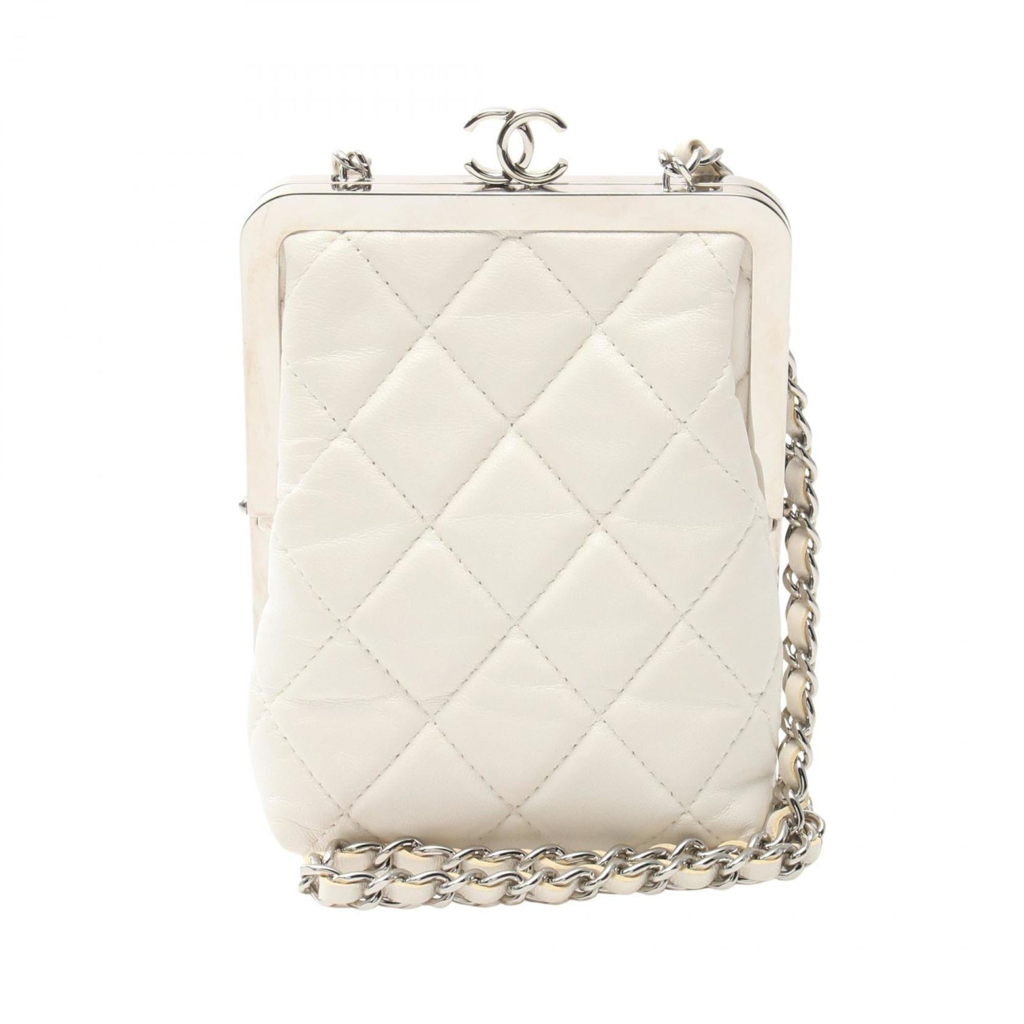 Pre-Owned CHANEL Matelasse Shoulder Bag Leather Plastic Women's White ...