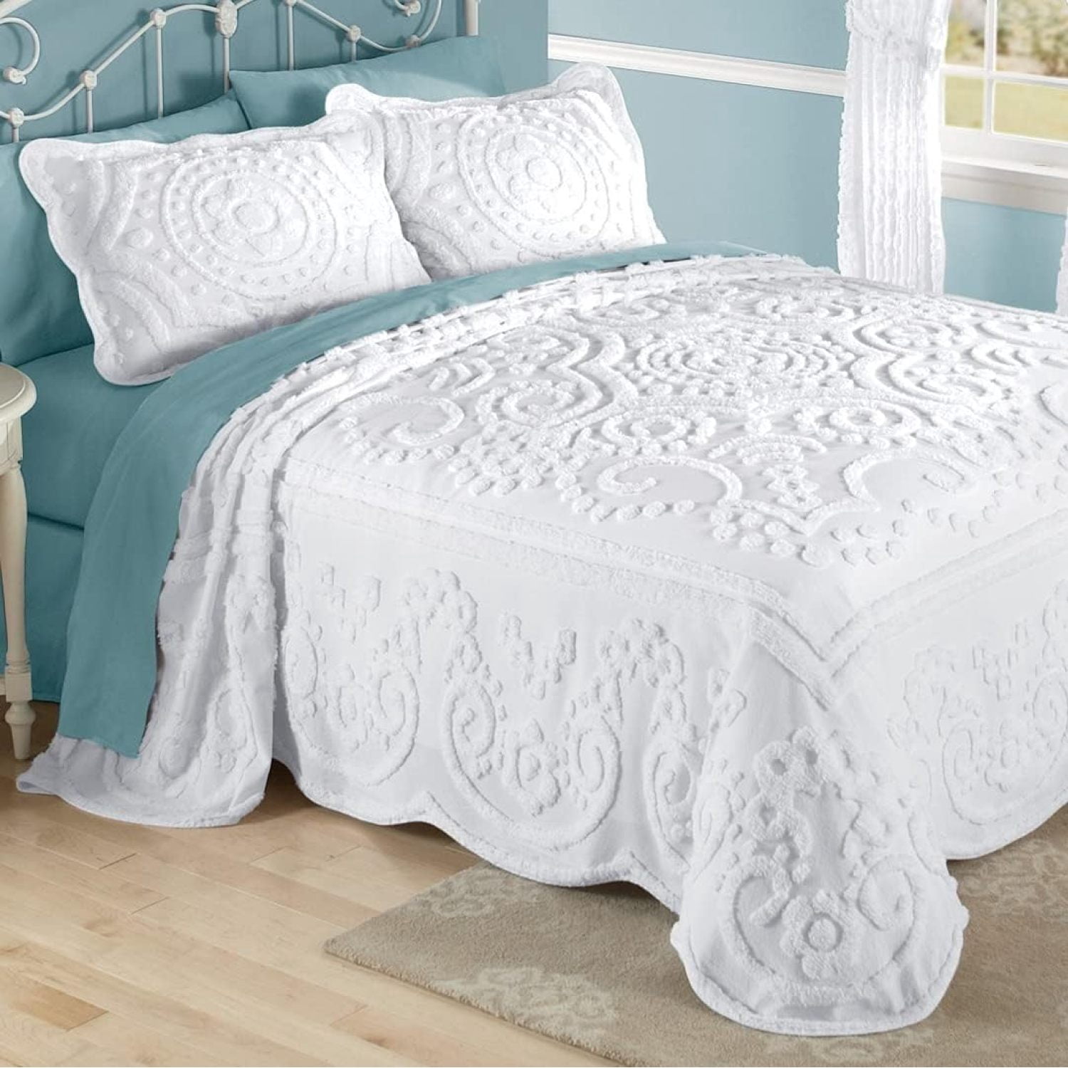 CHSP Scrolled Elegance Cotton Chenille Bedspread in White, Soft Tufted ...