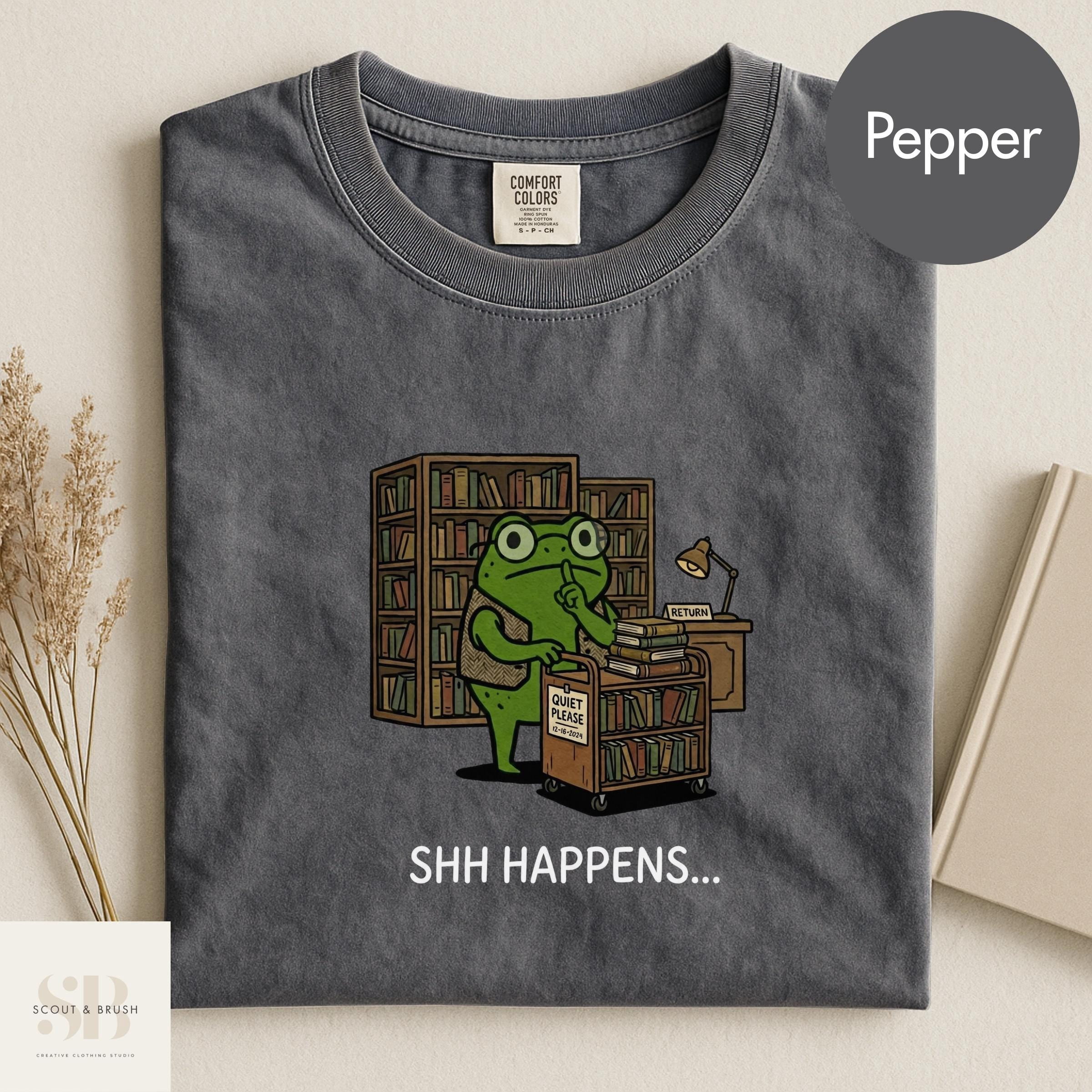 CLOTEX Librarian Frog Shirt, Funny Library Sweatshirt, Cute Bookish ...