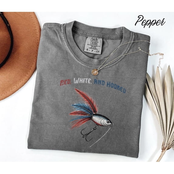 CLOTEX Red White and Hooked patriotic fishing tee T-Shirt | Fishing ...