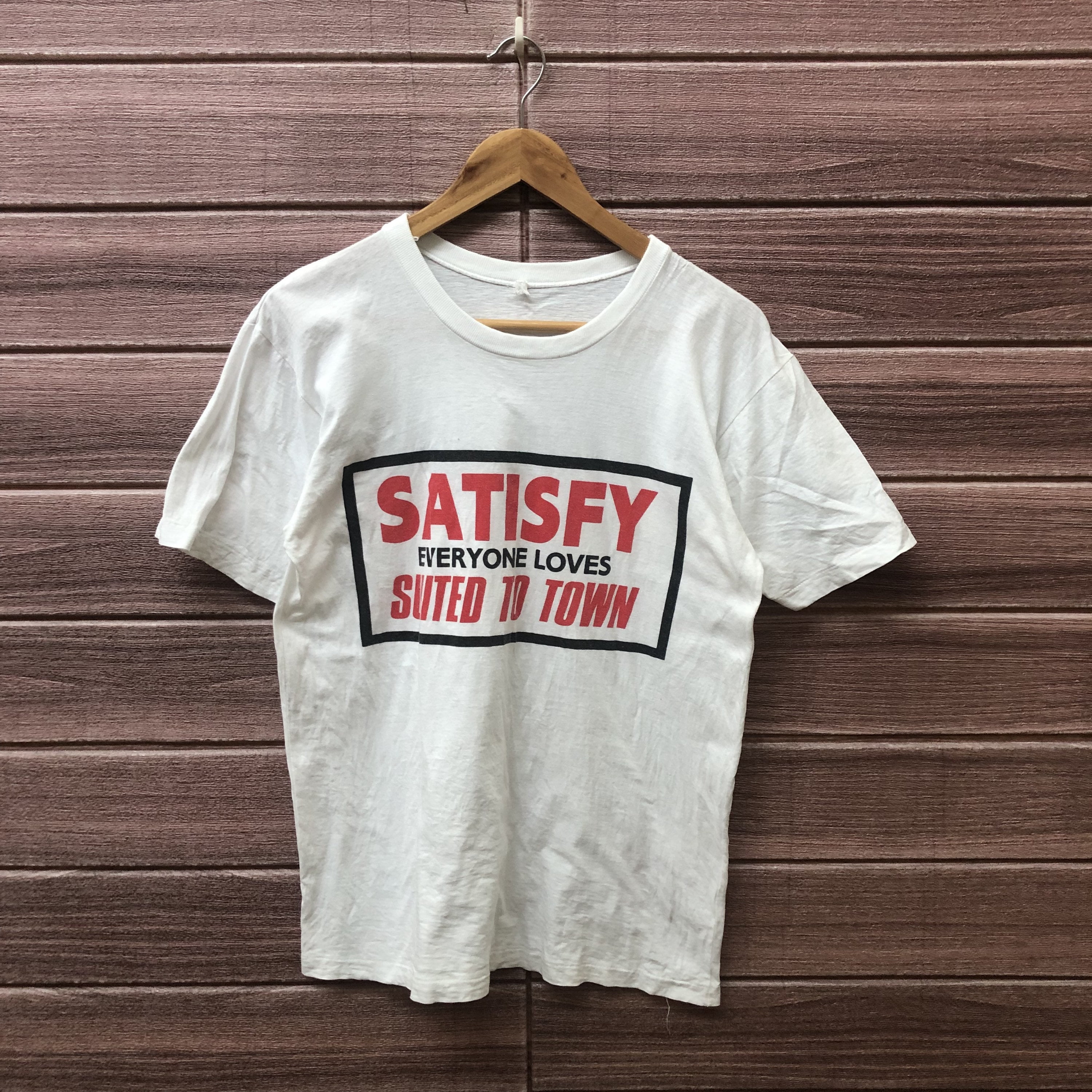 CLOTEX Vintage 90’s Satisfy Everyone Loves Suited To Town Shirt / Word ...