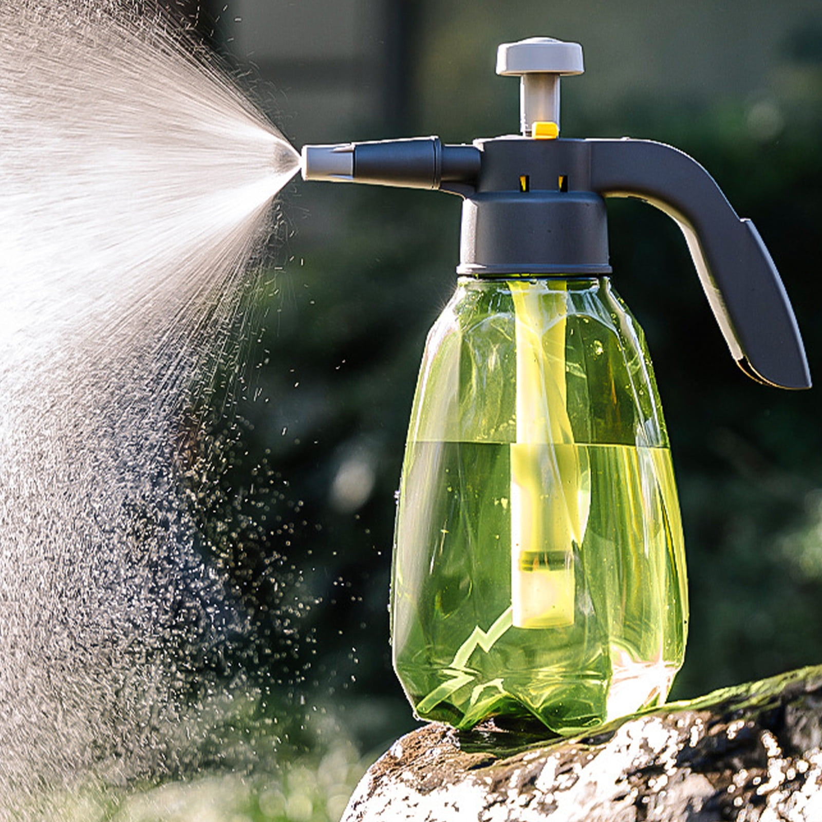 Aooww 0.4 Gallon Handheld Garden Pump Sprayer, 50 oz Gallon Lawn ...