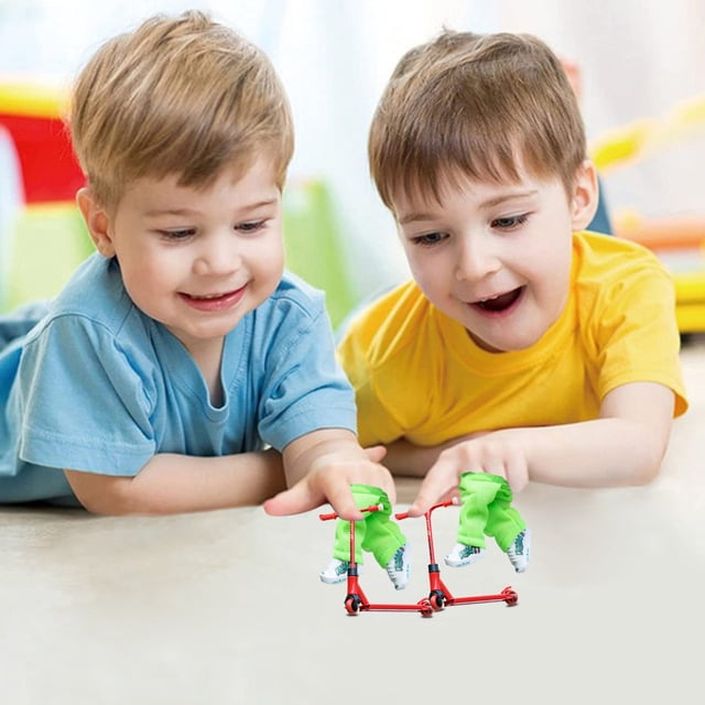 CaiTeLin Finger Skateboard Toys - Mini Fingerboard Play Set with Finger ...