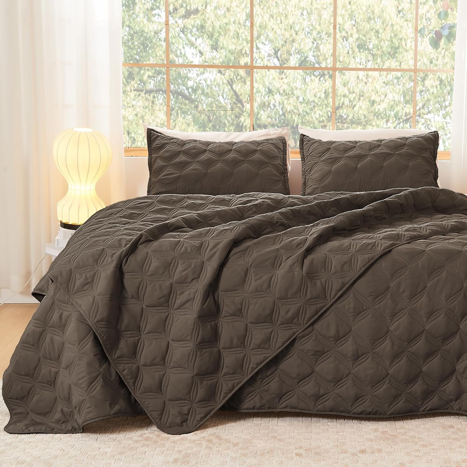 California King Quilt Bedding Set, Chocolate Oversized Lightweight Comforter Bedspreads ...