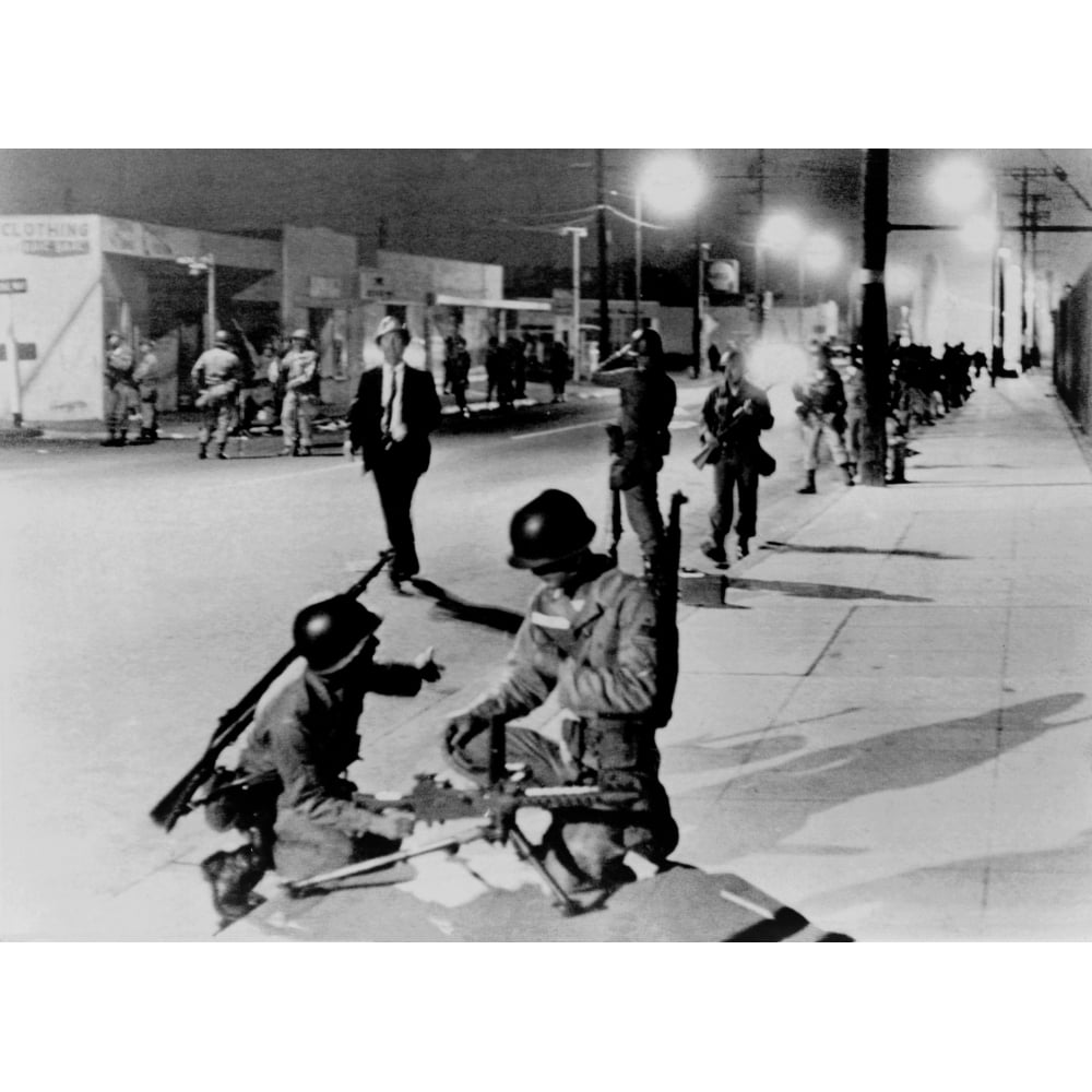 California National Guardsmen Take Up Positions A Street In The Watts ...