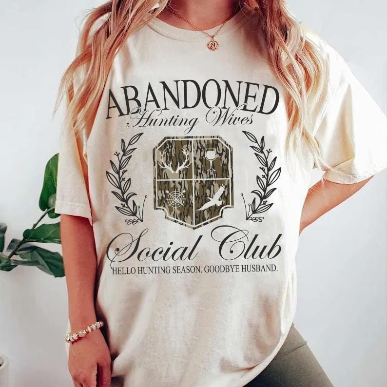 Camo Coquette Bow T-Shirt, Old School Camouflage Bow & Hunting Wife ...