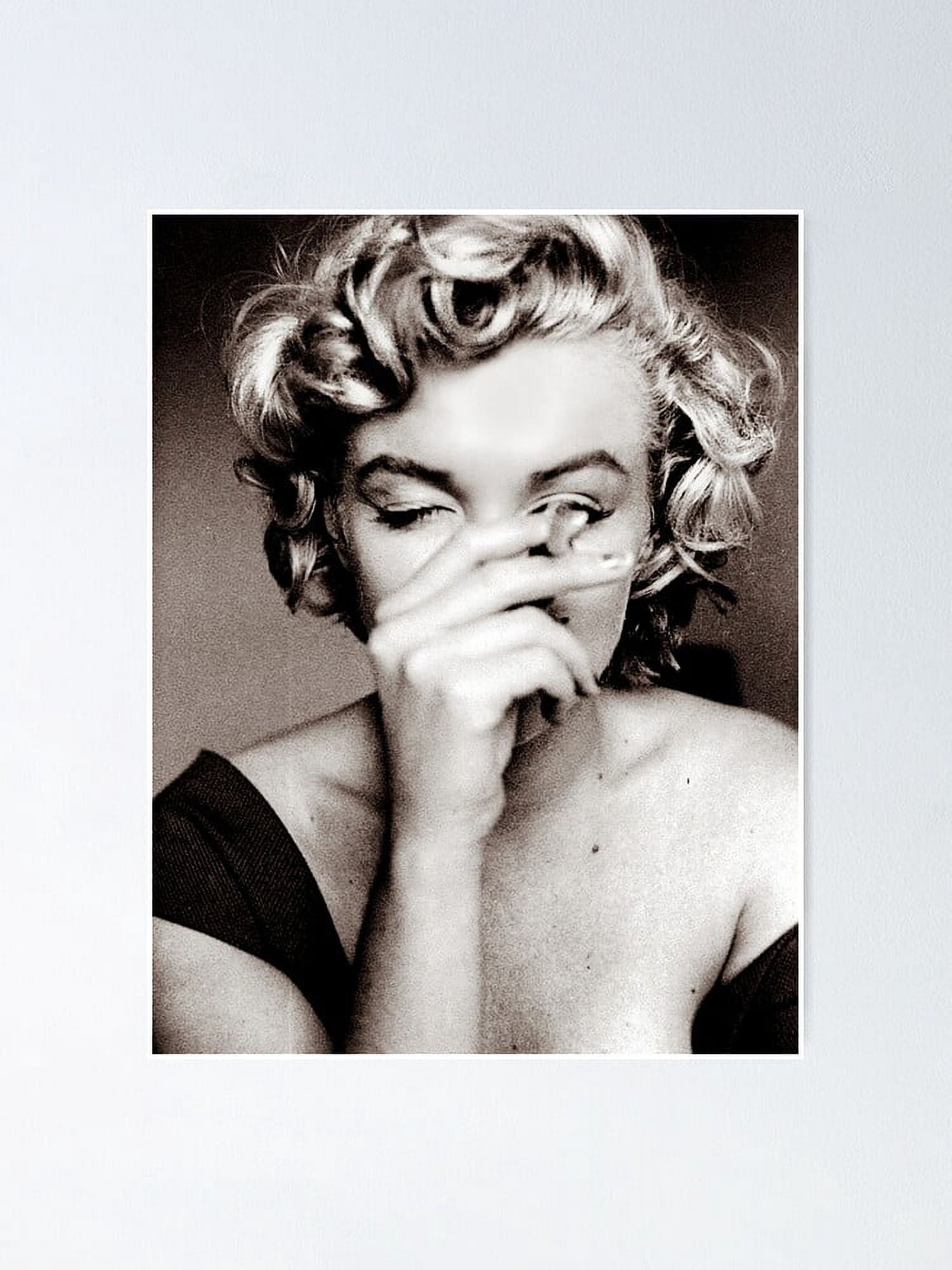 Candid Snap of "Marilyn Monroe Smoking a Cigarette" Modern Art Decor ...