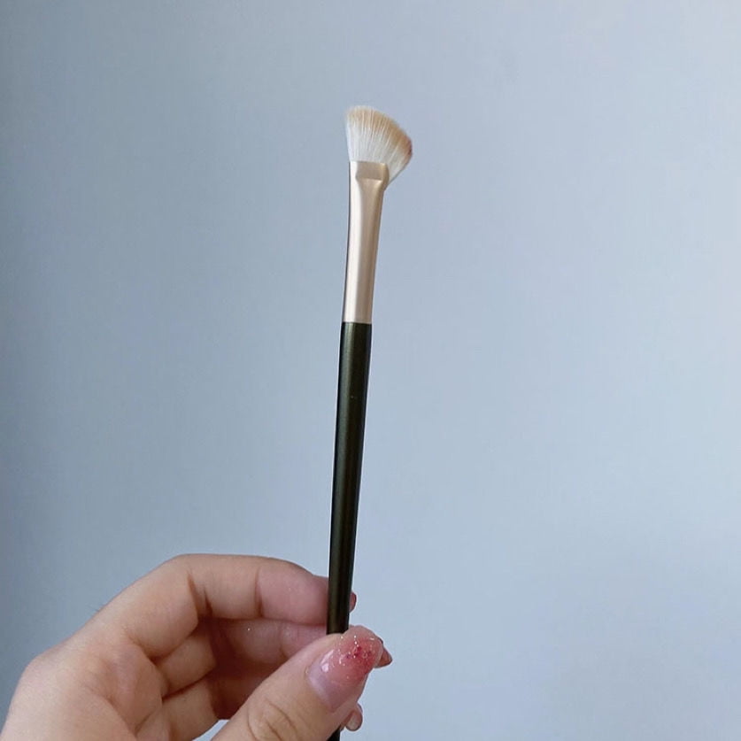 Cangzhou semi-fan-shaped nasal shadow brush makeup brush sickle-shaped ...