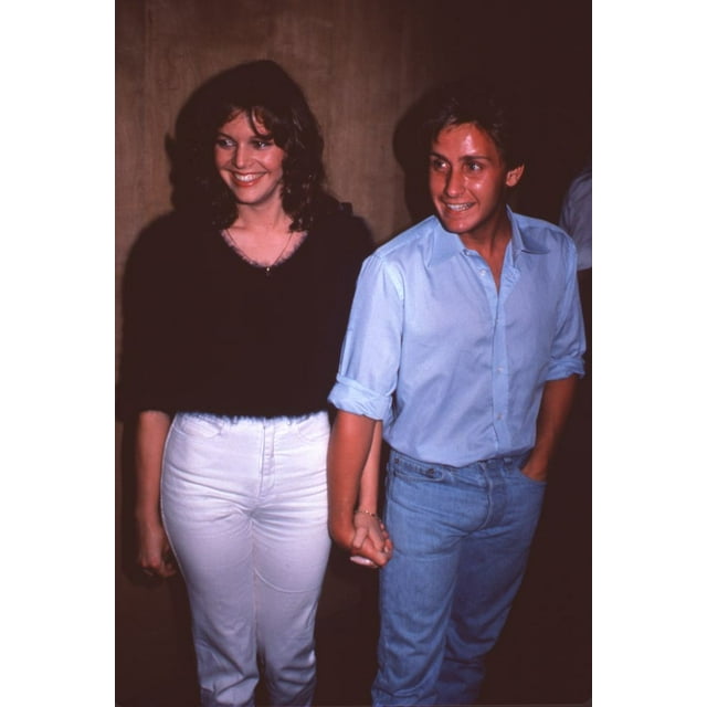 Posterazzi Carey Salley Holding Hands with Emilio Estevez 16" x 20 ...