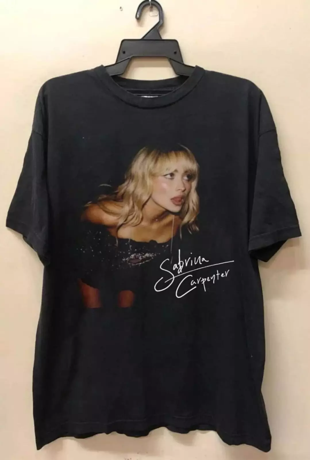 Carpenter 90s Sabrina Rock Music Tour 2024 T-Shirt - Walmart.com