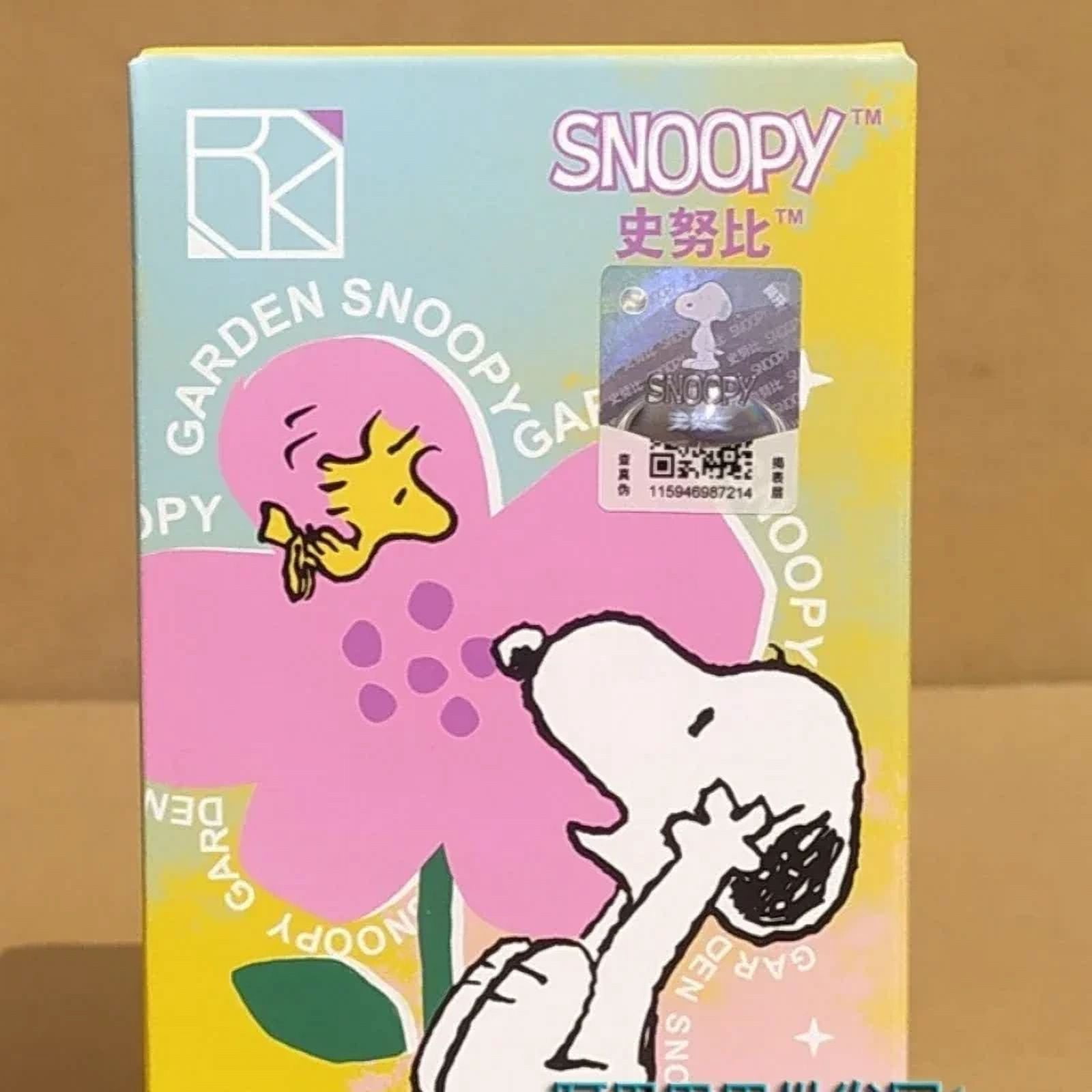 Cartoon Snoopy Peanuts Cartoon Blocks Flowers Series Patchwork Retro ...