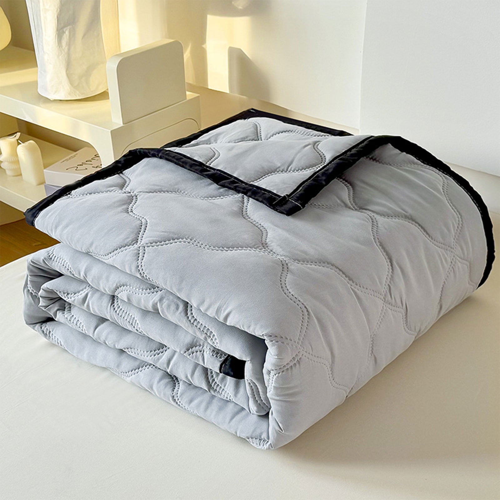 Ice Silk Cooling Quilt with 4°C Temperature Drop - Nylon/Spandex Summer Air Conditioning Blanket ...